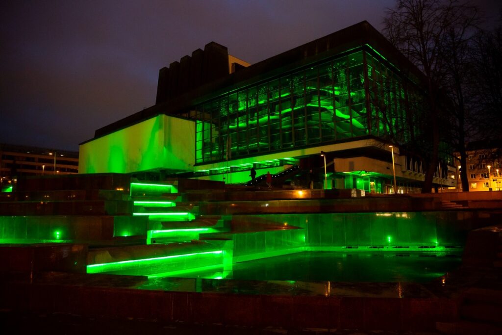 Prasidėjo Operos ir baleto teatro rekonstrukcija: keis stiklinį fasadą ...